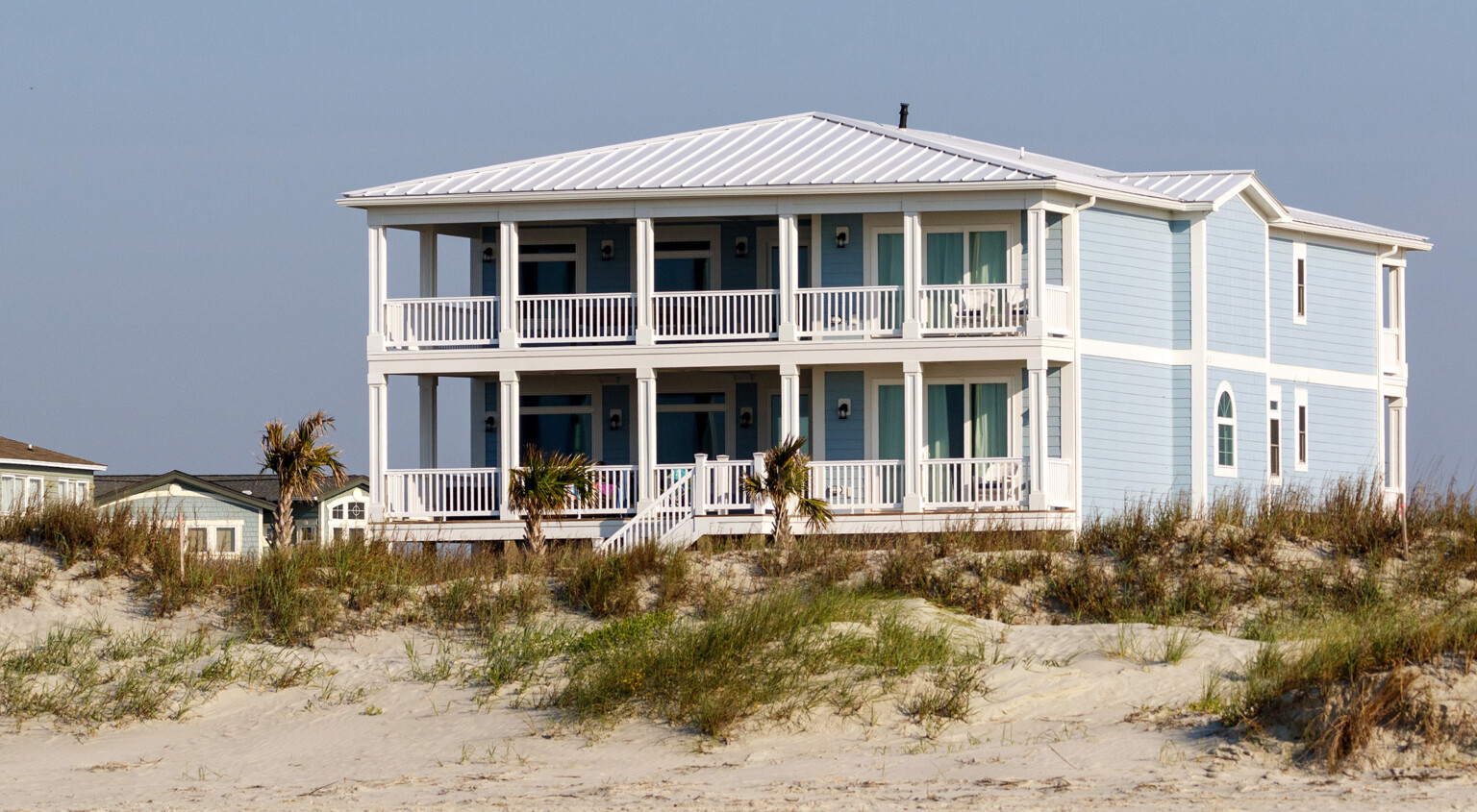 White Metal Roofing & Walls: Pros, Cons, & Project Photos